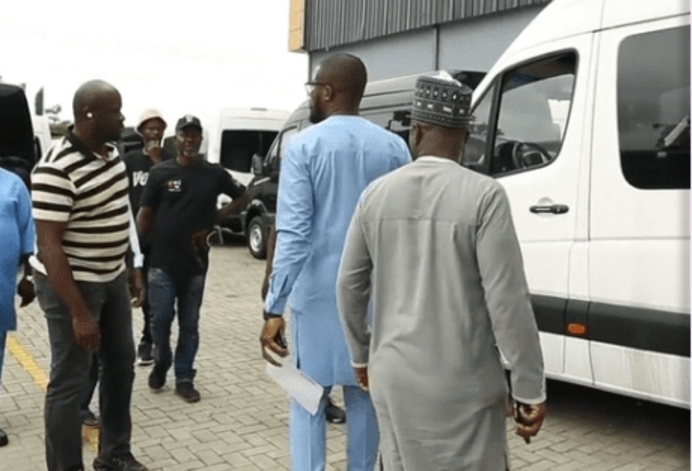 Federal Government Takes Delivery of Hybrid Jet Mover Buses — Akelicious