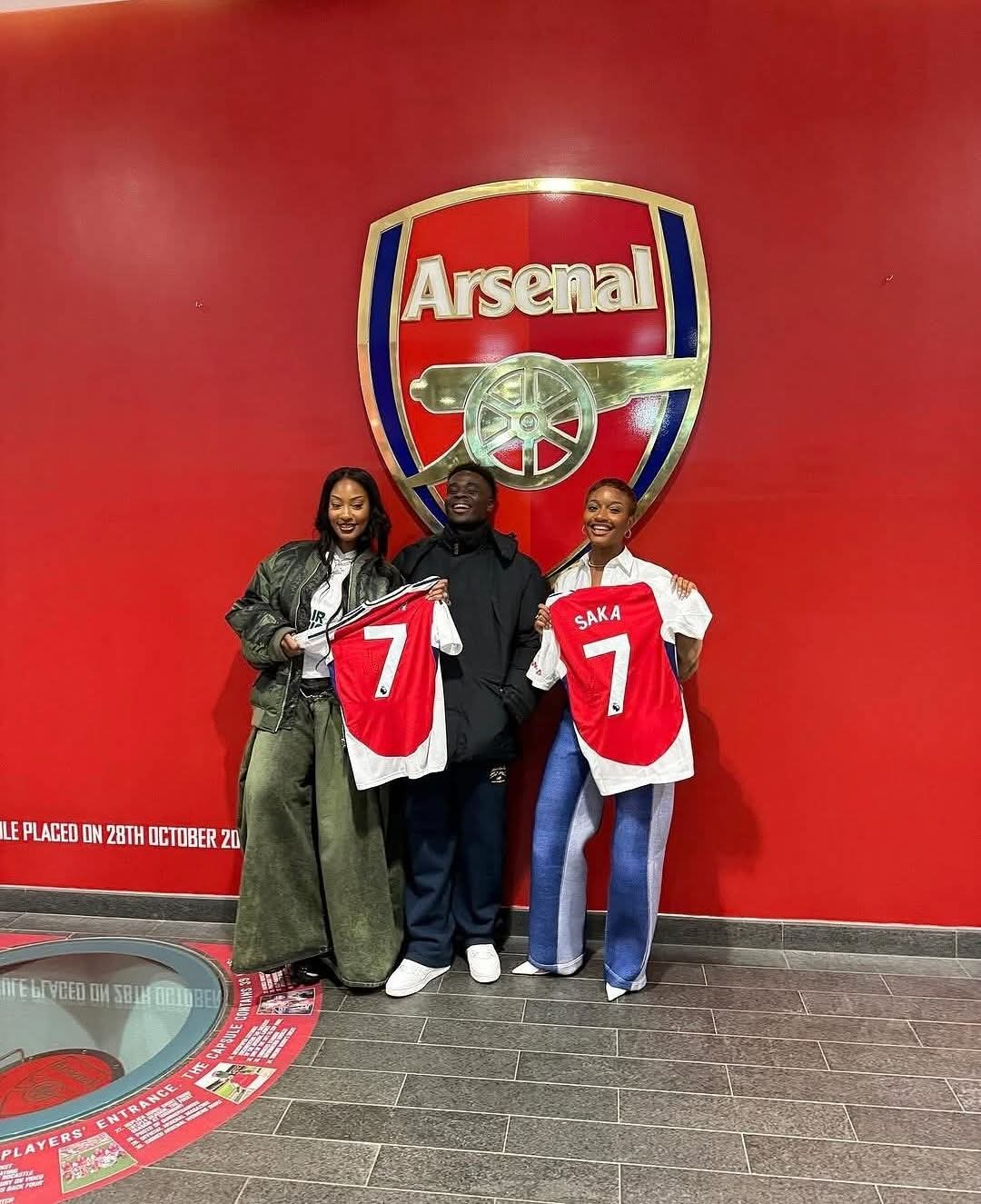 Tems & Ayra Starr with Arsenal star, Bukayo Saka (Photo) — Akelicious
